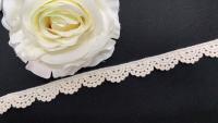 China Custom Design Cotton Embroidery Lace with Scalloped Edge and 1.5cm Width for Wedding Dresses for sale
