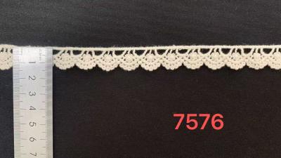 China 1.5cm Cotton Water Soluble Lace Trim with Continuous Scallop Petal Motif and Soft Matte Finish for Garment Embellishment for sale