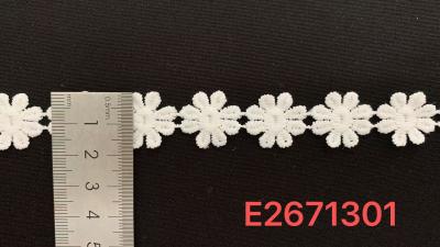 China Milk Yarn Chemistry Lace Trim with Connected Daisy Motifs Soft Lightweight Hollow Strip Fine Workmanship Smooth Touch Suitable for Dress Lingerie and Home Textile Various Handmade Accessory Trimming for sale