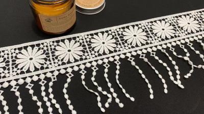 China Milk Yarn Chemical Lace Trim, Daisy Floral Water‑Soluble Embroidery Lace with Tassel Fringe for Garment Decoration for sale