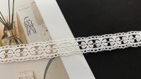 China Milk Yarn Chemical Lace Trim 2cm Width Water-soluble with Repeated Bowknot Pattern for Wholesale Lace Accessory for sale