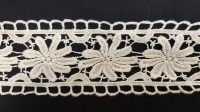 China Premium 100% Cotton Water Soluble Lace Trim with Scalloped Edge and Customizable Length for Bridal Gowns for sale