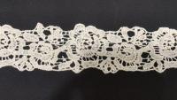 China Premium Cotton Water Soluble Lace Trim with Scalloped Edge and Customizable Length for Bridal Gowns for sale