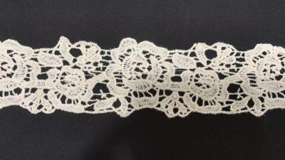 China Premium Cotton Water Soluble Lace Trim with Scalloped Edge and Customizable Length for Bridal Gowns for sale