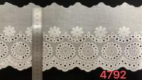 China Natural Cotton Chicken Embroidery Lace Trim with Stacked Flower Embroidery and Scalloped Wavy Border for sale