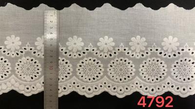 China Natural Cotton Chicken Embroidery Lace Trim with Stacked Flower Embroidery and Scalloped Wavy Border for sale