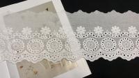 China Natural Cotton Chicken Embroidery Lace Trim with Stacked Flower Embroidery and Scalloped Wavy Border for sale