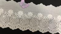China Natural Cotton Chicken Embroidery Lace Trim with Stacked Flower Embroidery and Scalloped Wavy Border for sale