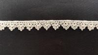 China Premium Cotton Water Soluble Lace Trim with Scalloped Edge and Customizable Length for Bridal Gowns for sale