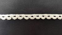 China Premium Cotton Water Soluble Lace Trim with Scalloped Edge and Customizable Length for Bridal Gowns for sale