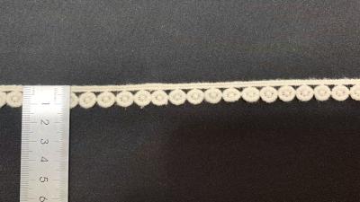 China Premium Cotton Water Soluble Lace Trim with Scalloped Edge and Customizable Length for Bridal Gowns for sale