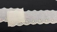 China 5.5cm Width Cotton Chicken Lace Trim with Small Floral Embroidery and Wavy Scallop Edge for Garment Trimming for sale