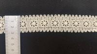China Premium Cotton Water-Soluble Lace Trim with Scalloped Edge and Customizable Length for Bridal Wear for sale