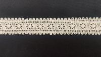 China Premium Cotton Water-Soluble Lace Trim with Scalloped Edge and Customizable Length for Bridal Wear for sale