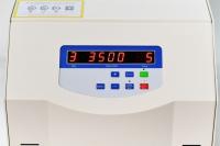 China 4x400ml Tabletop Low Speed Centrifuge With Frequency Motor for sale
