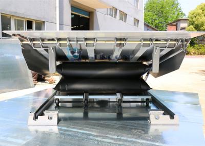 China 25000-45000 LBS  Air Bag Dock Leveler For Sectional Doors for sale