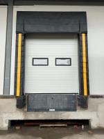 China Durable Loading Dock Door Seals And Shelters For Industry With Warning Stripe for sale