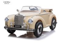China Mercedes-Benz 300S Licensed Kids Electric Ride On Car 12V 7AH Battery 3-7KM/H for sale