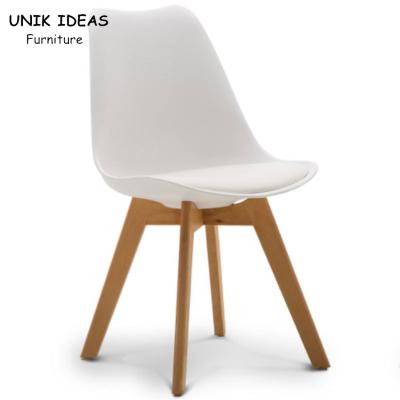 China Italian Modern Low Back Dining Chair 4.3kg PP Plastic Molded Side Chair Beech Wood Legs for sale
