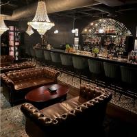 China Custom Round Leather Booth Seating Set for Hookah Lounge Nightclub Commercial Use 2-4 Person for sale