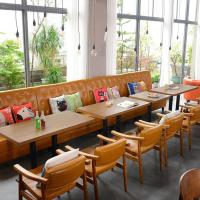 China Customizable Solid Wood PU Leather Booth Seating for Restaurant Coffee Shop Dining Table Chair Set for sale
