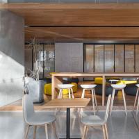China Wooden Restaurant Table and Chairs Set 60x60x75 cm Modern Design for Sale for sale