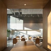 China Wooden Restaurant Table and Chairs Set 60x60x75 cm Modern Design for Sale for sale