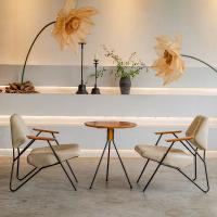 China Modern PU Leather Metal Coffee Shop Table and Chair Set for Restaurant Leisure Area for sale