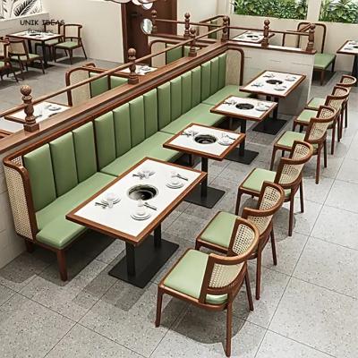 China Modern Solid Wood Restaurant Dining Table and Chairs Set for Coffee Shop Commercial Use for sale