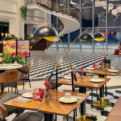 China Modern Minimalist Nordic Dining Chairs and Table Set for Coffee Shops Bars Restaurants Custom Size for sale