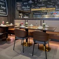 China Modern Minimalist Nordic Dining Chairs and Table Set for Coffee Shops Bars Restaurants Custom Size for sale