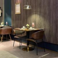 China Modern Minimalist Nordic Dining Chairs and Table Set for Coffee Shops Bars Restaurants Custom Size for sale
