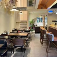 China Modern Minimalist Nordic Dining Chairs and Table Set for Coffee Shops Bars Restaurants Custom Size for sale