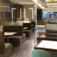 China Custom Dubai Restaurant Furniture Sets Modern Luxury Coffee Shop Sofa Booth Tables Wooden PU Leather for sale