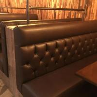 China Industrial Rustic Coffee Shop Pub Bench with Button Back Custom Size Wooden PU Leather for sale