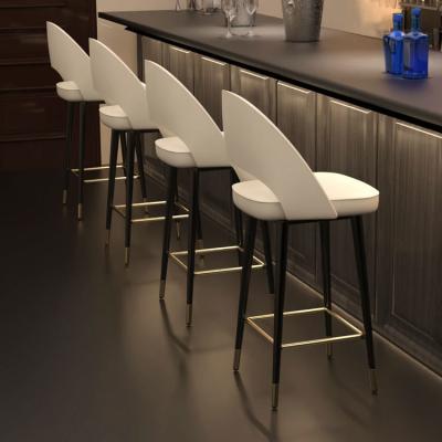 China Customizable Luxury Bar Chairs and Stools Durable Restaurant Furniture for Cafes and Bars for sale