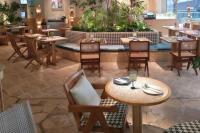 China Modern Upholstered Barrel Seating Set with Oval Wood Surface for Restaurants and Hotels for sale
