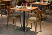 China Solid Wood Modern Design Dessert Shop Table and Chair Set Customizable for Cafe and Restaurant for sale