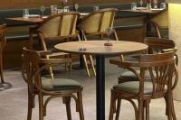 China Solid Wood Modern Design Dessert Shop Table and Chair Set Customizable for Cafe and Restaurant for sale