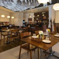 China Customized Durable Modern Eco-friendly Solid Wood Restaurant Tables Chairs for Commercial Dining for sale