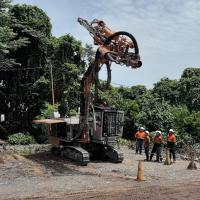 China Surface Integrated DTH Top Hammer Drill Rig Machines With High Performance and Good Price for sale