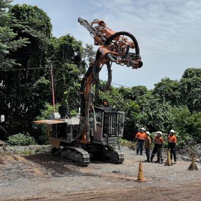 China Surface Integrated DTH Top Hammer Drill Rig Machines With High Performance and Good Price for sale