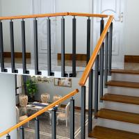 China Modern Floating Tread Wire Balustrade for Wall Mounted Steel Spine Staircase 1200mm for sale