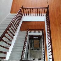 China Modern Office Building Decorative Wood Stair Railing with Baluster Spindles Wall Mounted 1 Year Warranty for sale