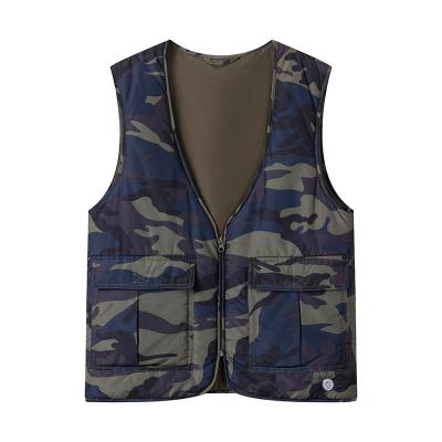 China Lightweight Padded Camouflage Hunting Jacket with Multi-Pocket Design and Customizable Camouflage for sale