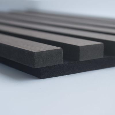 China 600*2400*21mm Slat Wood Absorbing application Meeting Room Corridors Office for sale