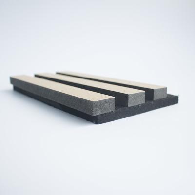 China 600*2800*21mm Slat Wood Absorbing Application Theater Meeting Room Corridors for sale