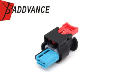 China Waterproof Female 2 Pin Automotive Connector Housing 150°C Inline for sale