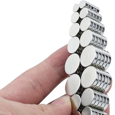 China Customized Magnetization Direction N35 N38 N42 N50 N52 Round Magnets for High Pull Force for sale