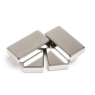 China N35 N40 Customized Super Strong Anti-rust Neodymium Magnets with Magnetization Direction for sale
